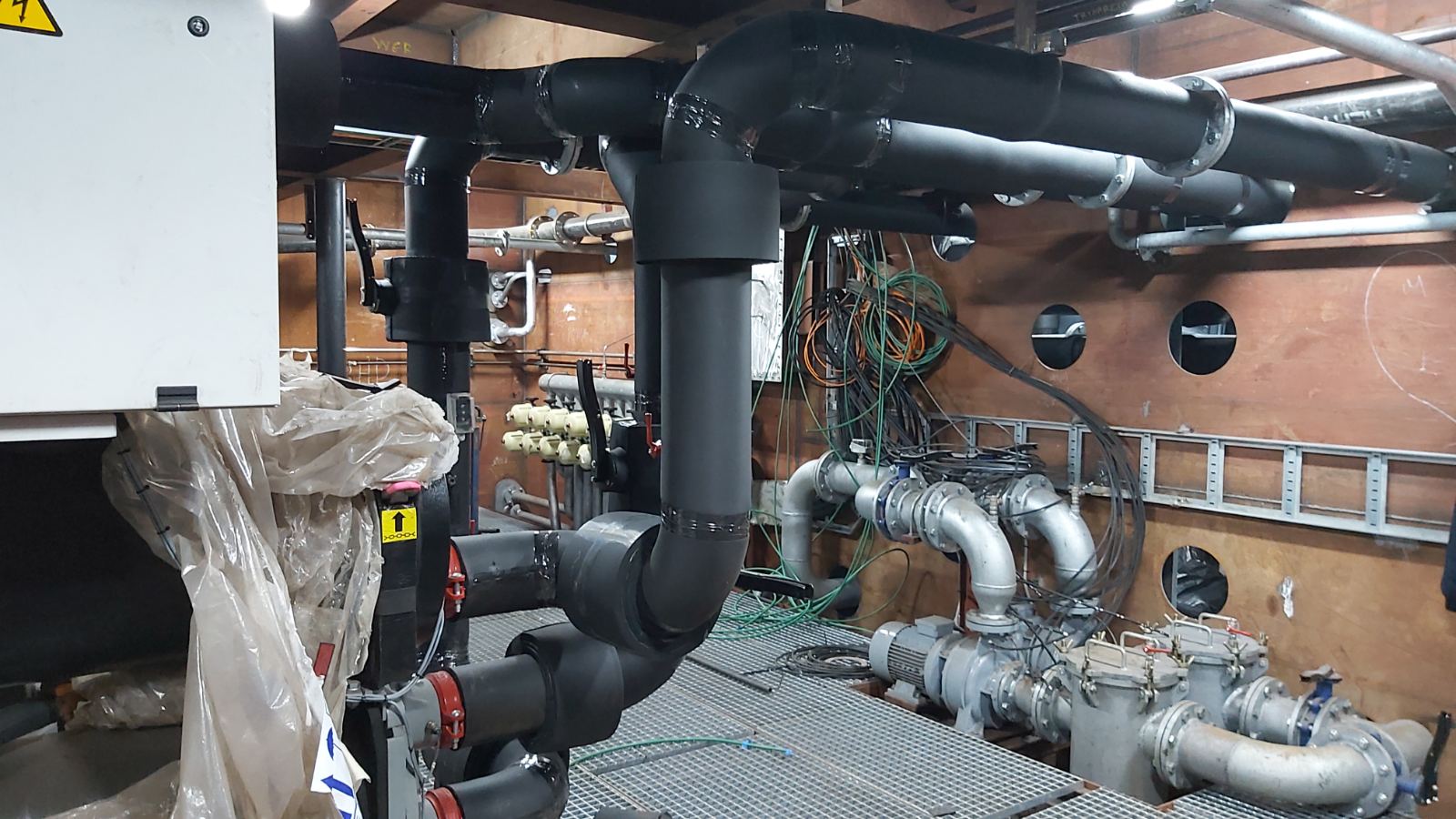 Insulation of cooling networks in engine room! - Labrinakos Stavros